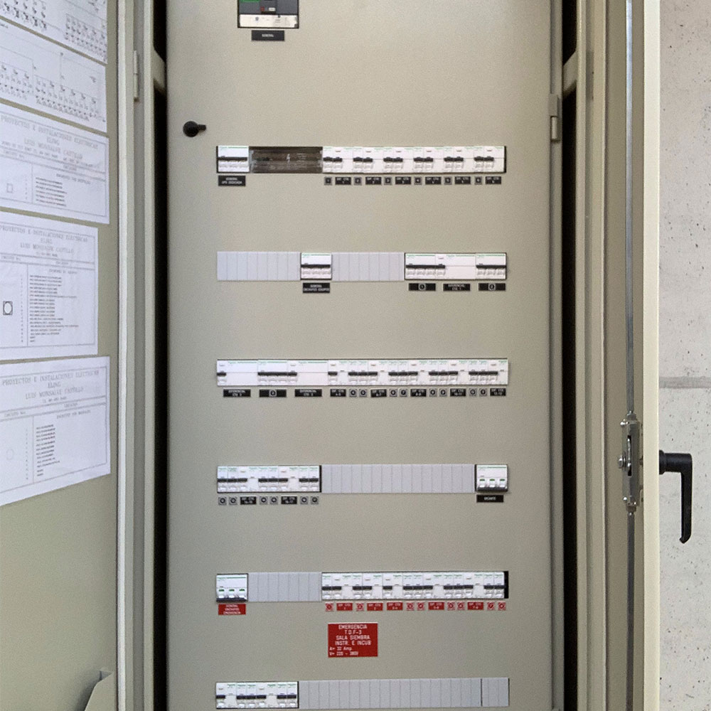 Fabricación de Gabinetes a medida y Estándar - Eling Tableros electricos